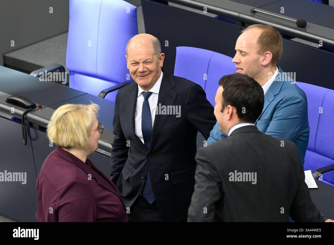 Katja Mast und Olaf Scholz in der 214. Sitzung des Deutschen ...