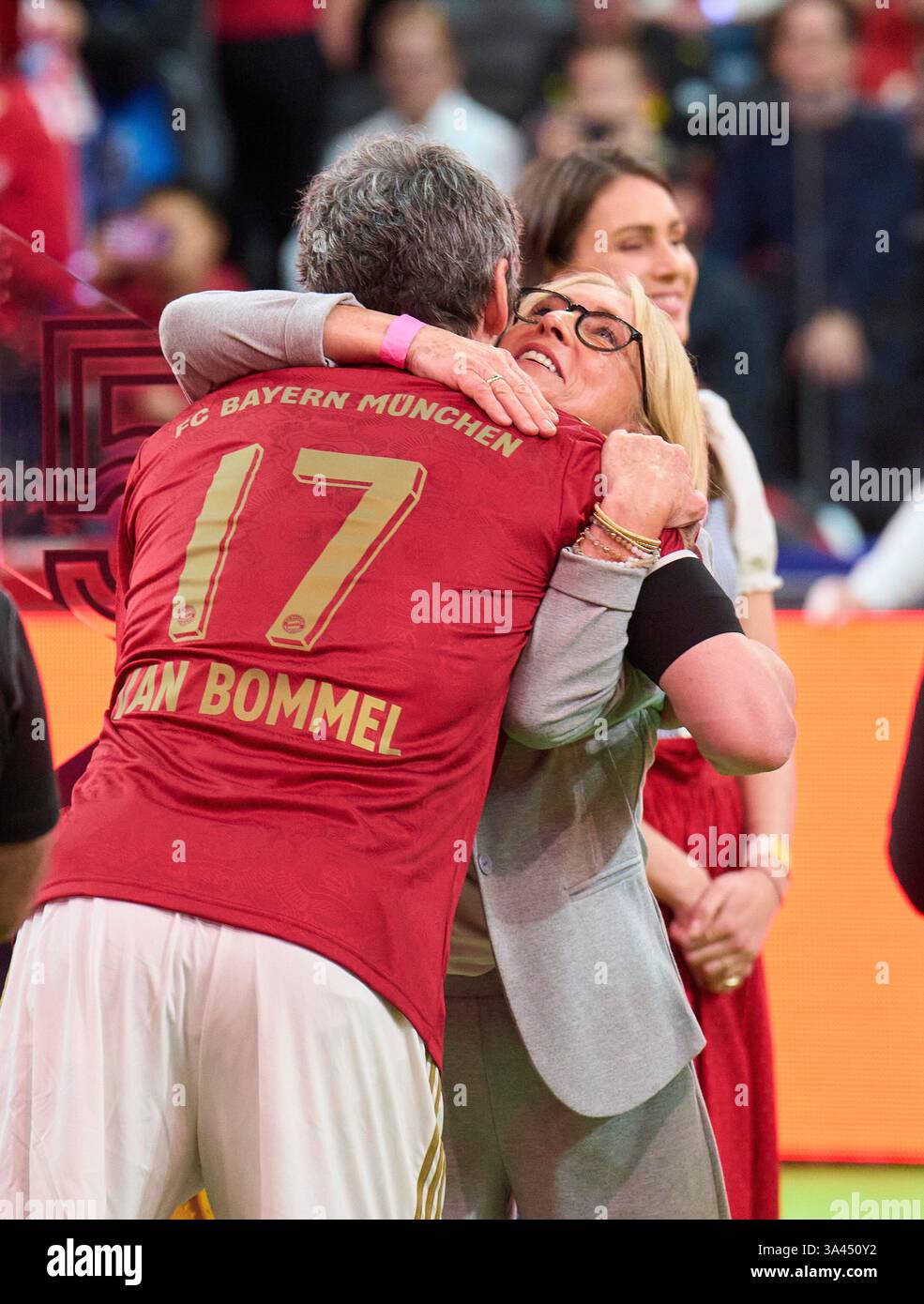 Winner ceremony for the first place with Mark van Bommel, Heidi Beckenbauer at the memorial ...