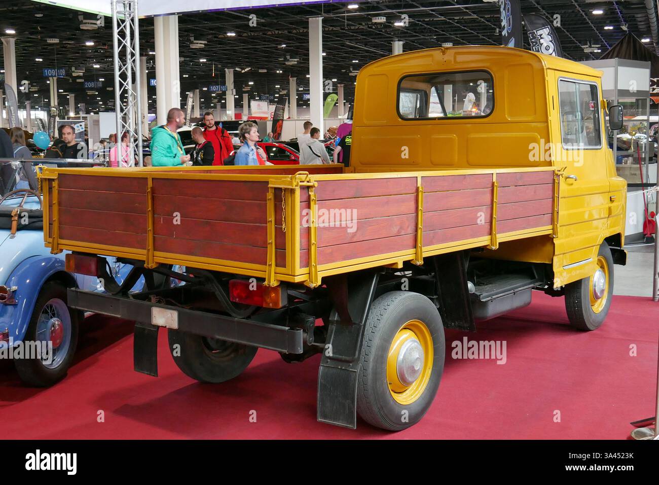 Zuk van hi-res stock photography and images - Alamy