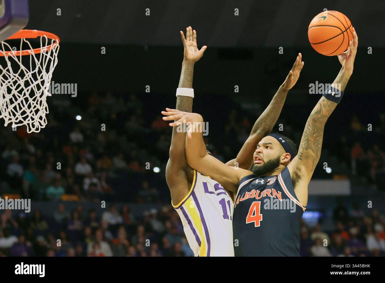 FILE - Auburn forward Johni Broome (4) shoots a layup against LSU ...