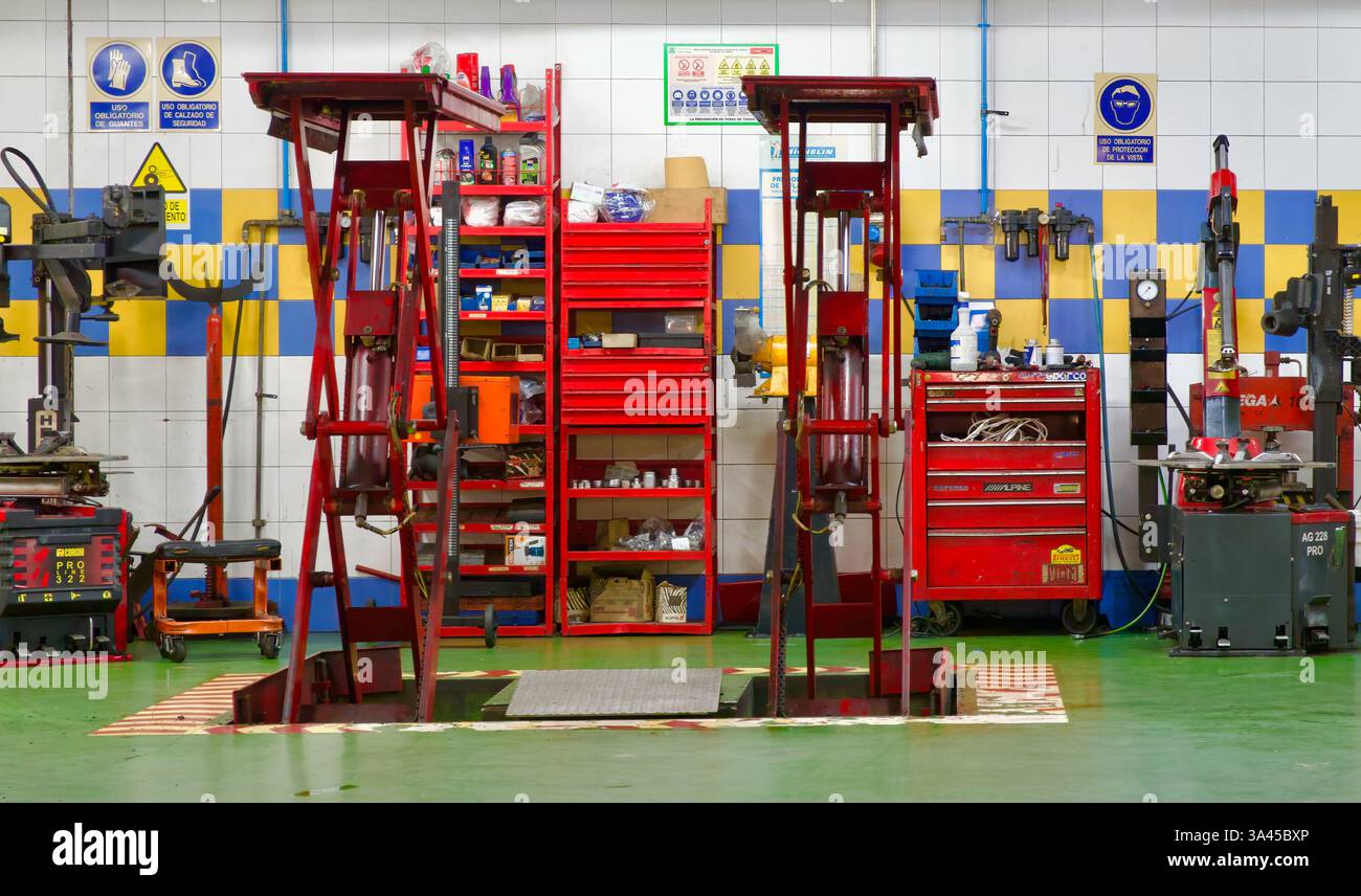 Hydraulic scissor lift Motortown car mechanics garage in the ...