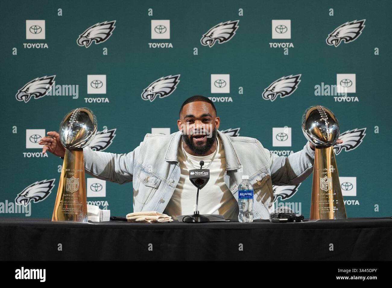 Philadelphia Eagles defensive end Brandon Graham speaks during a news ...