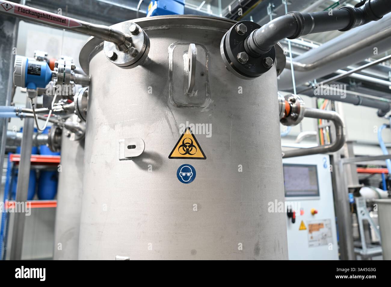 Leipzig, Germany. 18th Mar, 2025. A container with the warm symbol ...