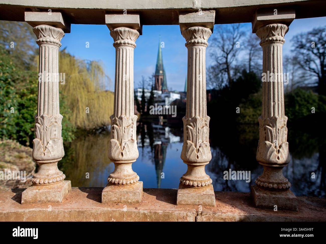 Oldenburg, Germany. 13th Mar, 2025. In sunny weather, the Lamberti ...