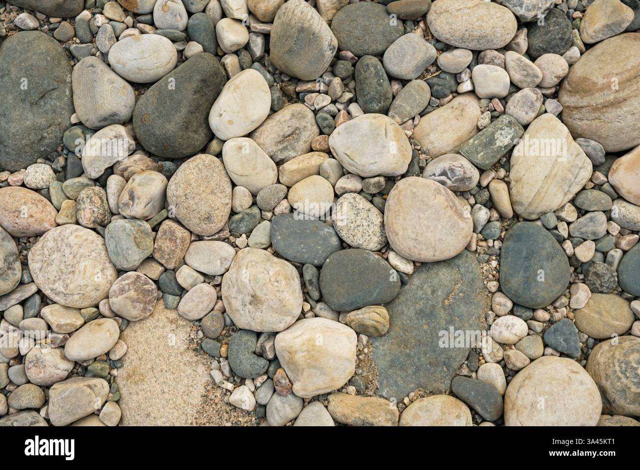 Pebbles on river bed hi-res stock photography and images - Alamy