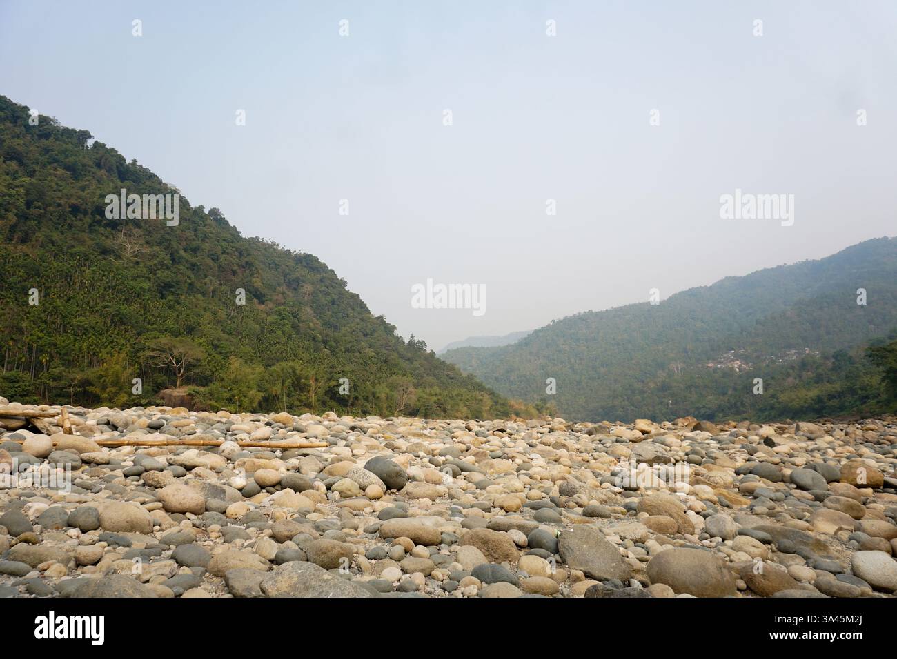Slow motion flow water through hi-res stock photography and images - Alamy