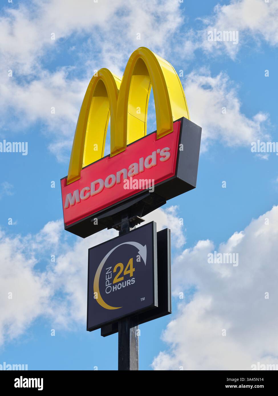 Mcdonalds m sign hi-res stock photography and images - Alamy
