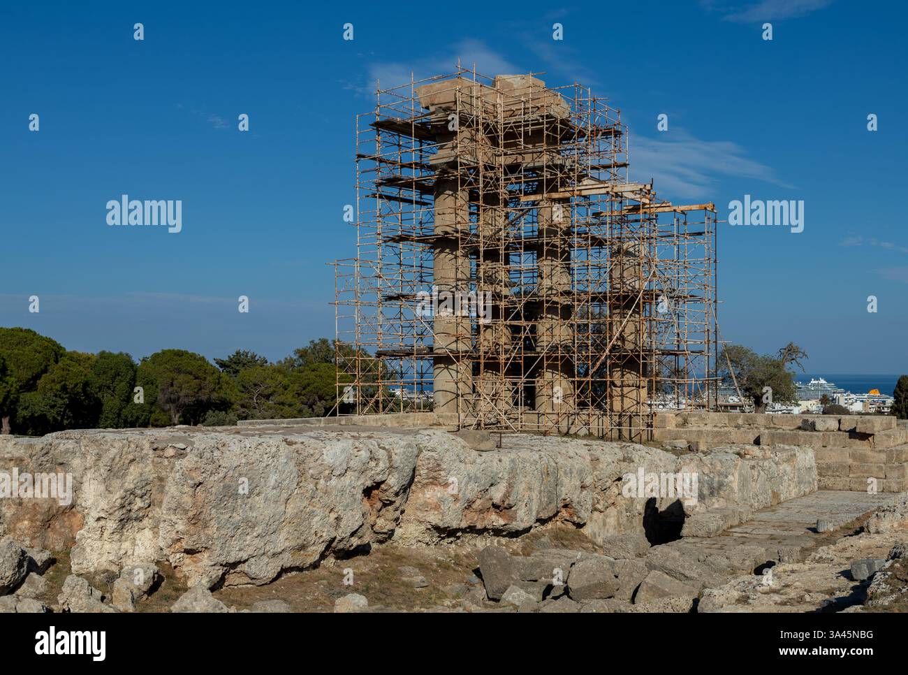 A picture of the Temple of Pythian Apollo, part of the Acropolis of Rhodes Stock Photo - Alamy