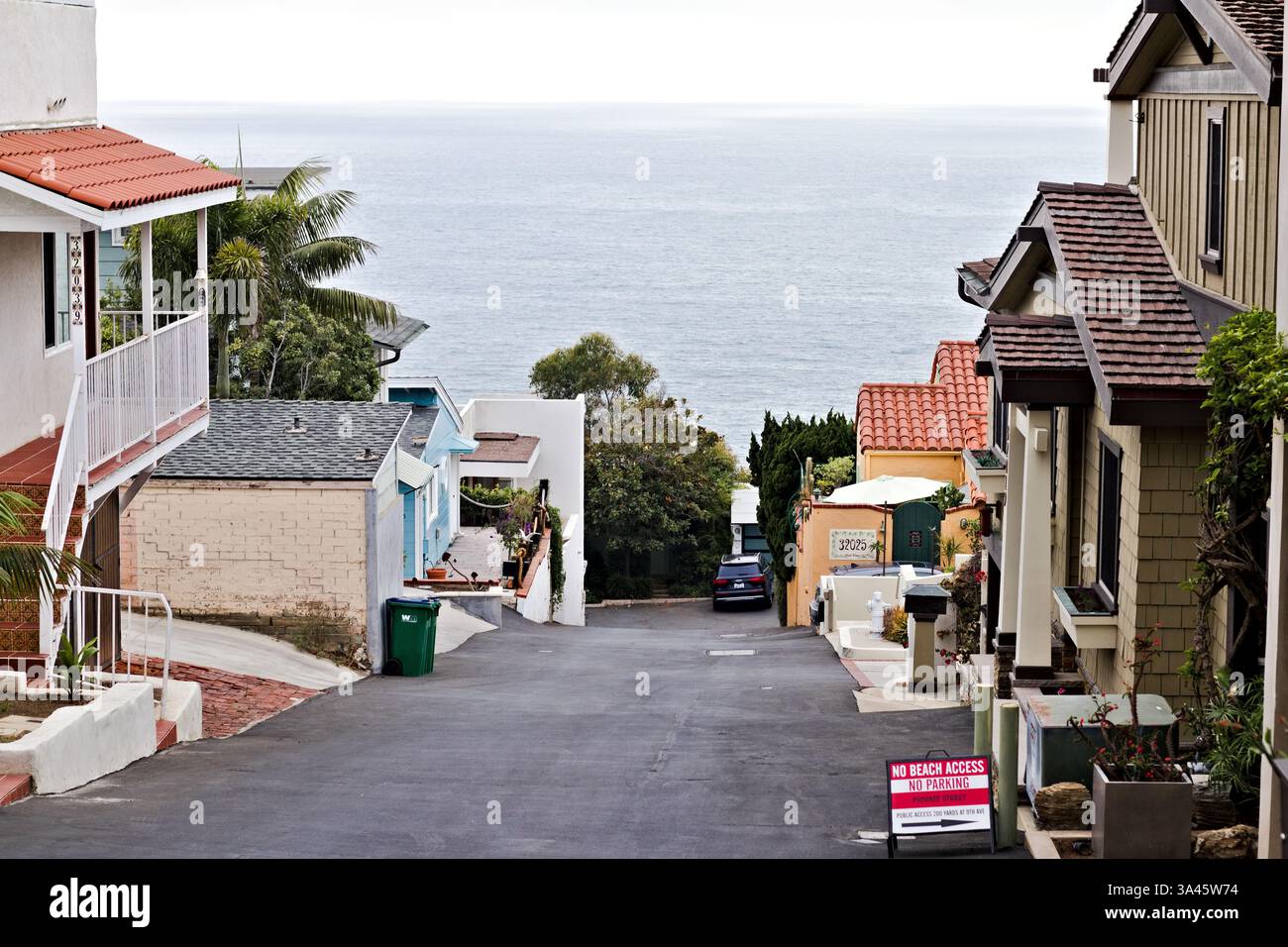 Coastal neighborhood in Laguna Beach Stock Photo - Alamy