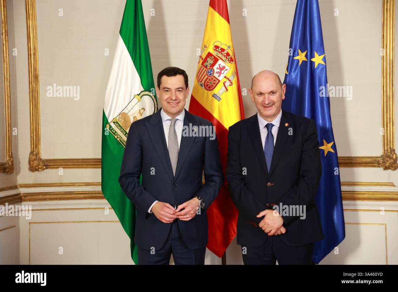 The president of the Junta de Andalucía, Juanma Moreno (left), with the ...