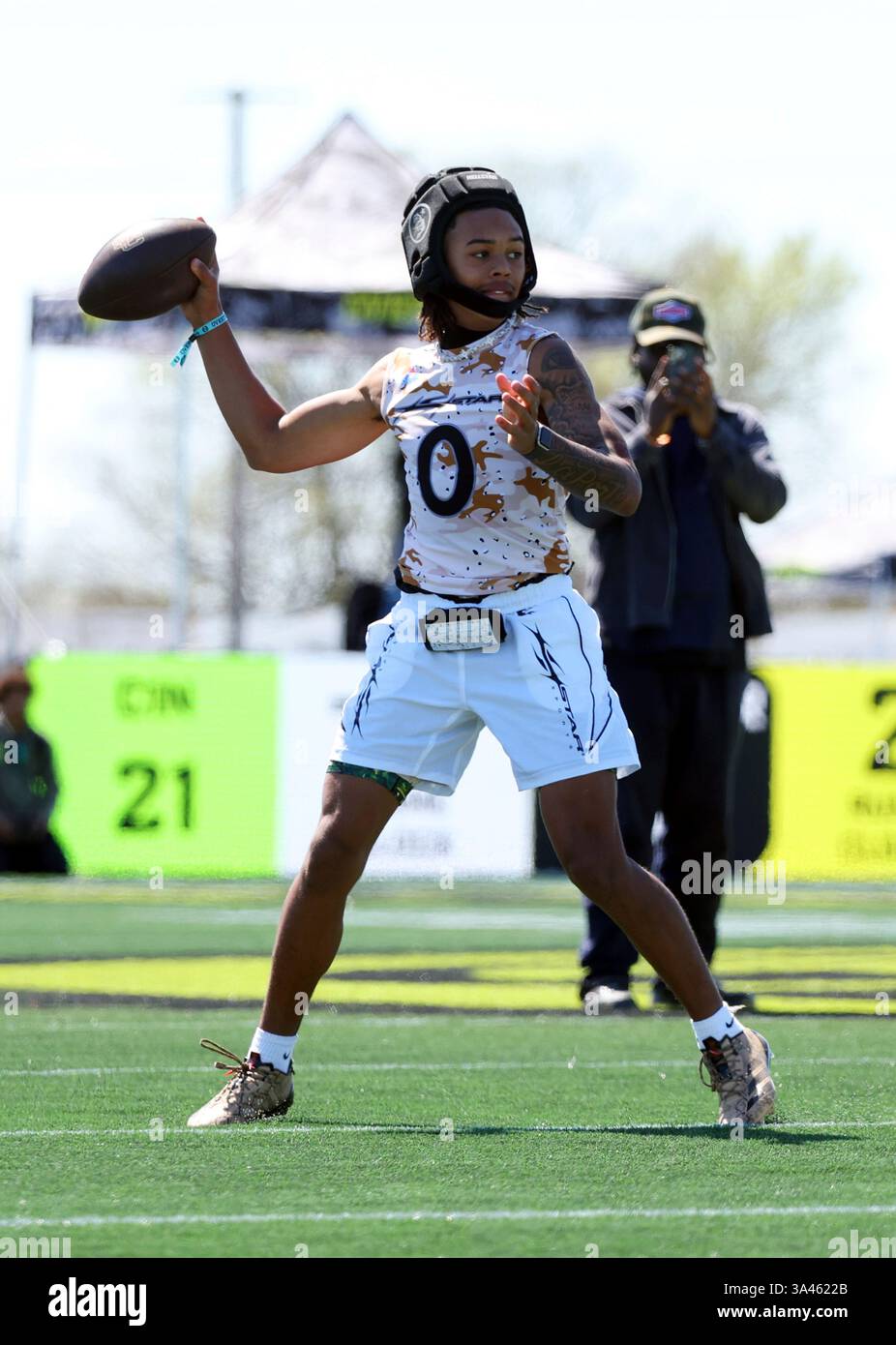 Hellstar quarterback Deshawn Laporte (0) throws against C1N in an OT7 ...