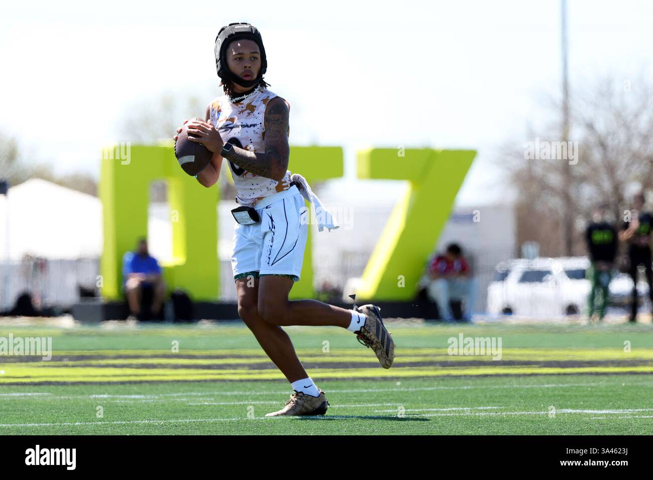 Hellstar quarterback Deshawn Laporte (0) looks for an open receiver ...
