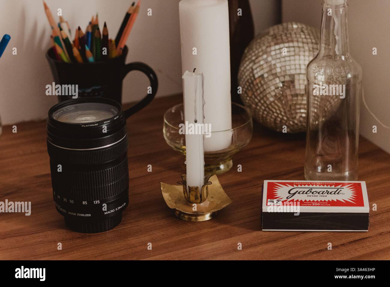 Len design hi-res stock photography and images - Alamy