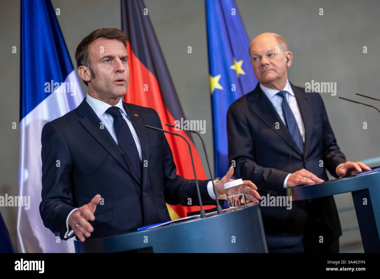 Berlin, Germany. 18th Mar, 2025. Federal Chancellor Olaf Scholz (SPD, r ...