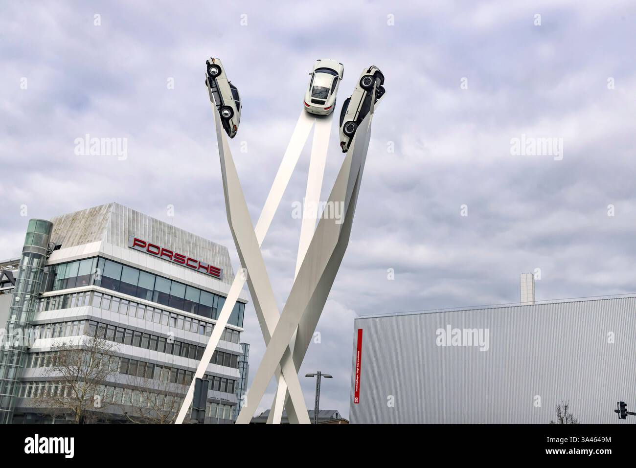 Porscheplatz Stuttgart Zuffenhausen mit Porsche Museum und ...