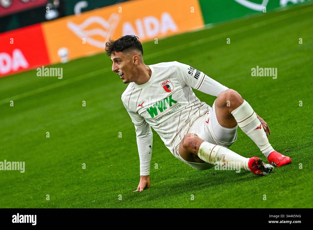 15.03.2025, WWK-Arena, Augsburg, GER, 1. FBL, FC Augsburg vs VfL ...