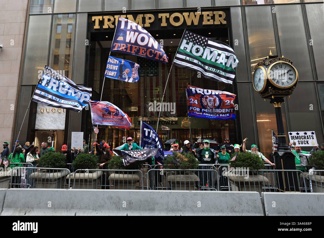 Supporters of U.S. President Donald Trump rally outside Trump tower ...