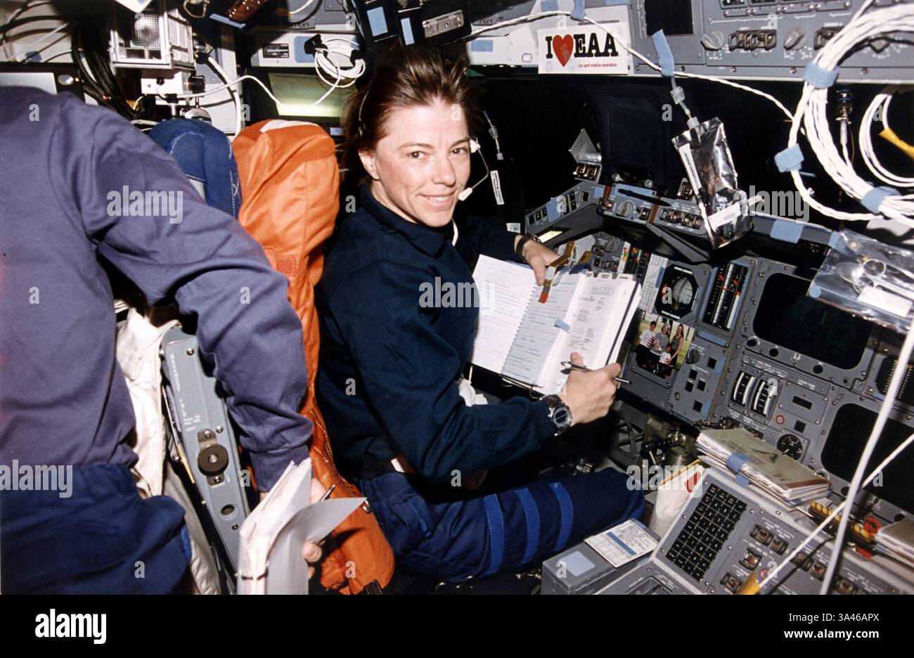 Jun 29, 1995 - STS-71, Earth-Orbit - Astronaut BONNIE J. DUNBAR, STS-71 ...