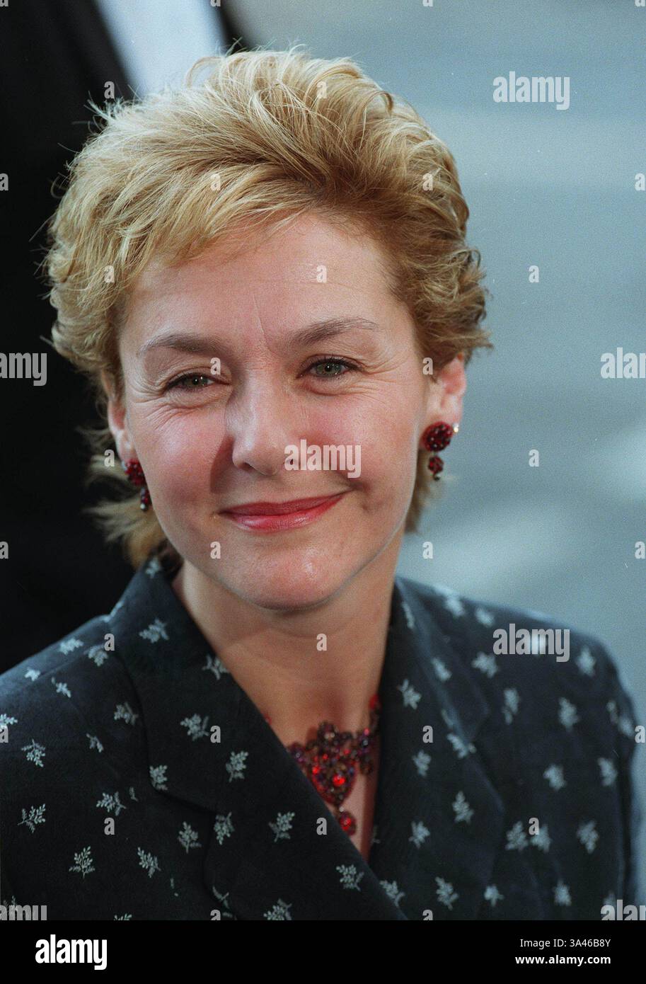 Amanda burton hi-res stock photography and images - Alamy