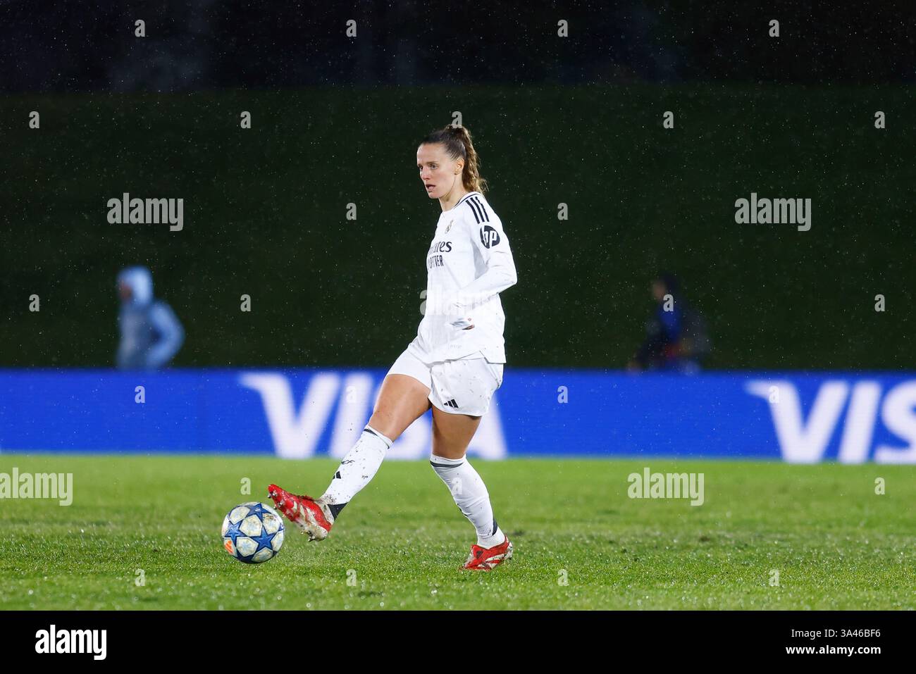 Sandie Toletti of Real Madrid in action during the UEFA Women's ...