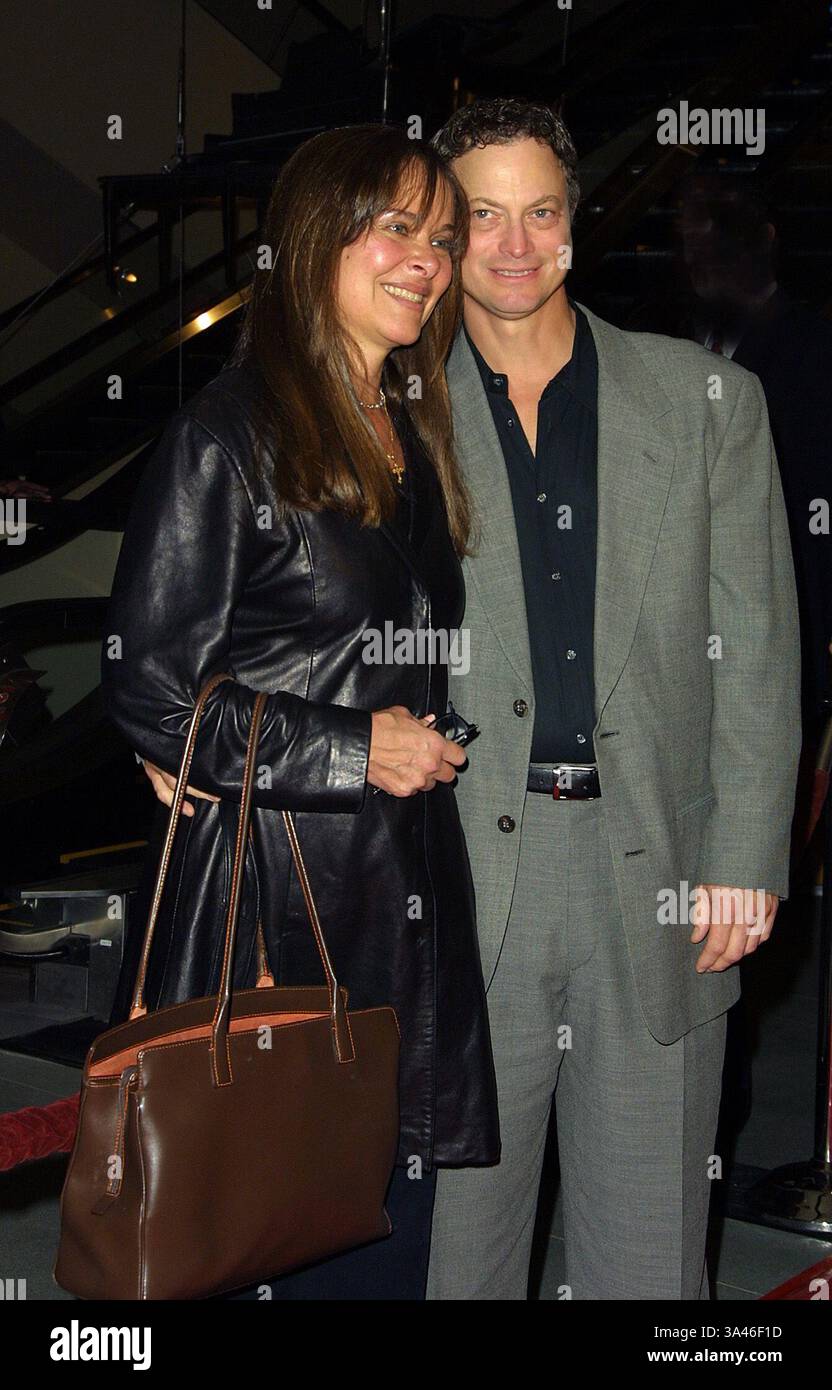 Jan. 24, 2002 - Hollywood, CA, USA - GARY SINISE AND WIFE MOIRA.''THE ...