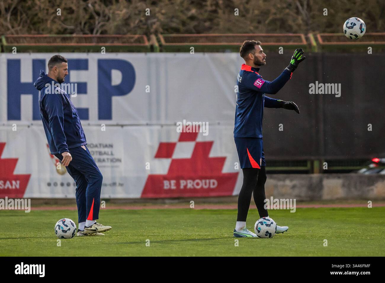 Split, Hrvatska. 18th Mar, 2025. Croatia's Ivica Ivusic warms up during ...