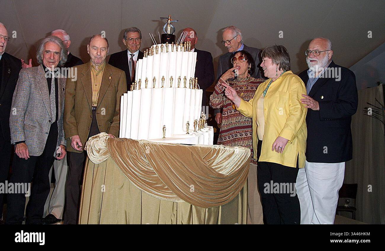 May 9, 2002 - Beverly Hills, CALIFORNIA, USA - KATHY BATES GOES FOR A ...