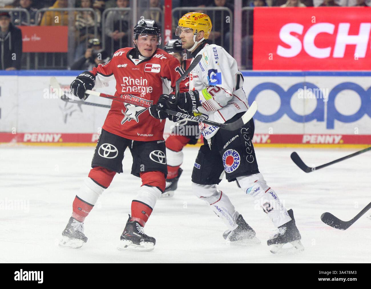 Koeln, Deutschland. 18th Mar, 2025. v.l. Justin Schütz (Koelner Haie ...