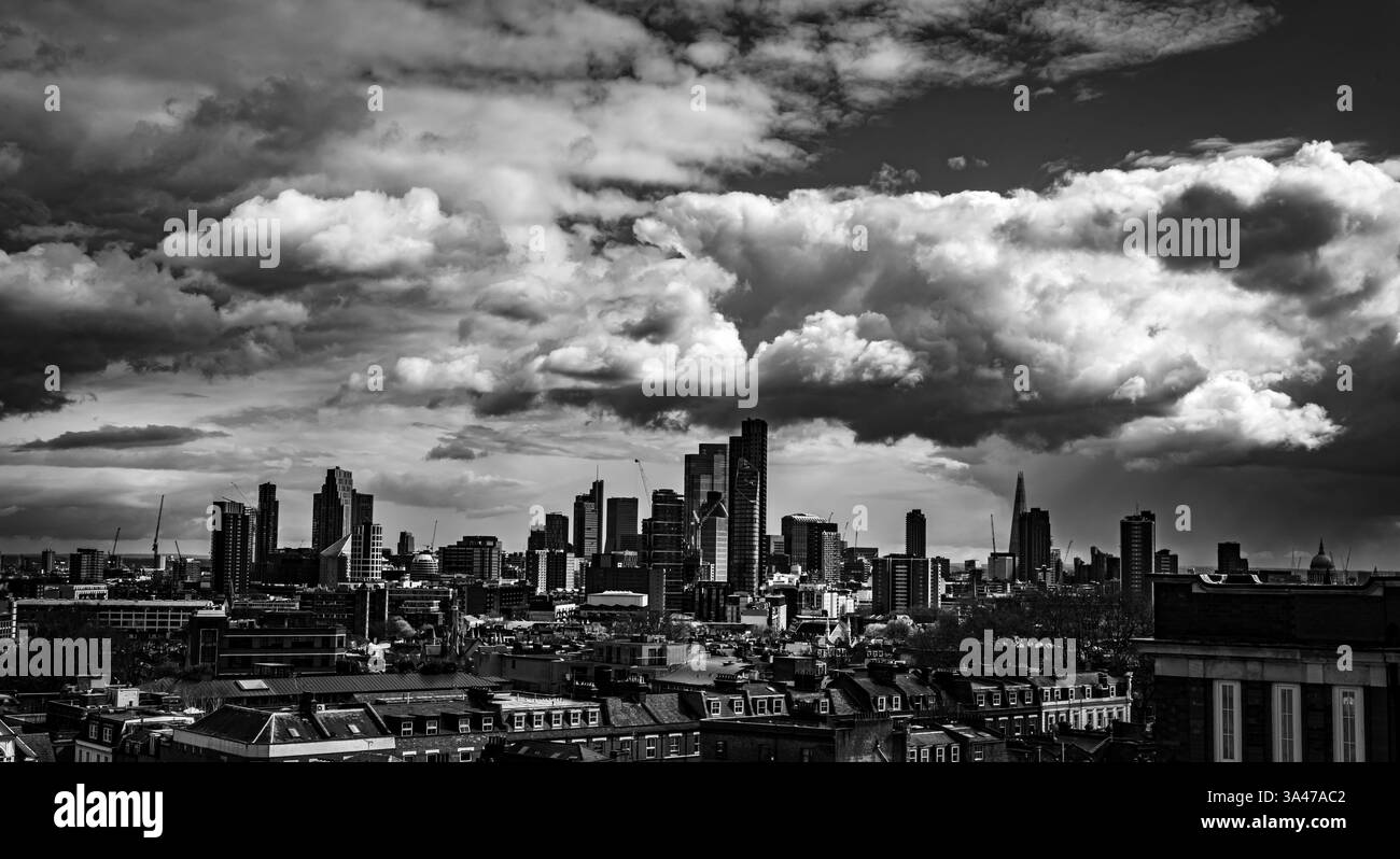 Rain storm london Black and White Stock Photos & Images - Alamy