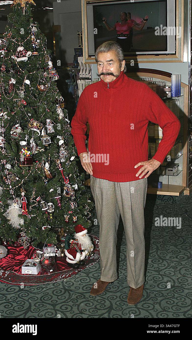 Dec. 11, 2005 - K46230AGM.NIKKI HASKELL'S STAR CRUNCHER : FITNESS IN A ...