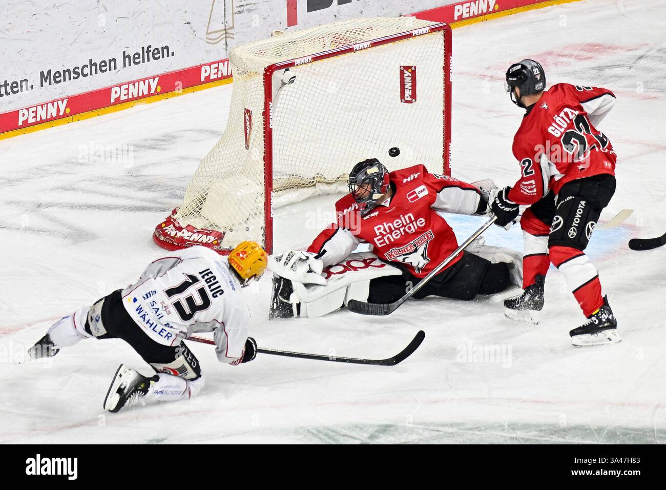 Eishockey DEL - 24/25 -Playoff-Viertelfinale Spiel 2: Kölner Haie vs ...