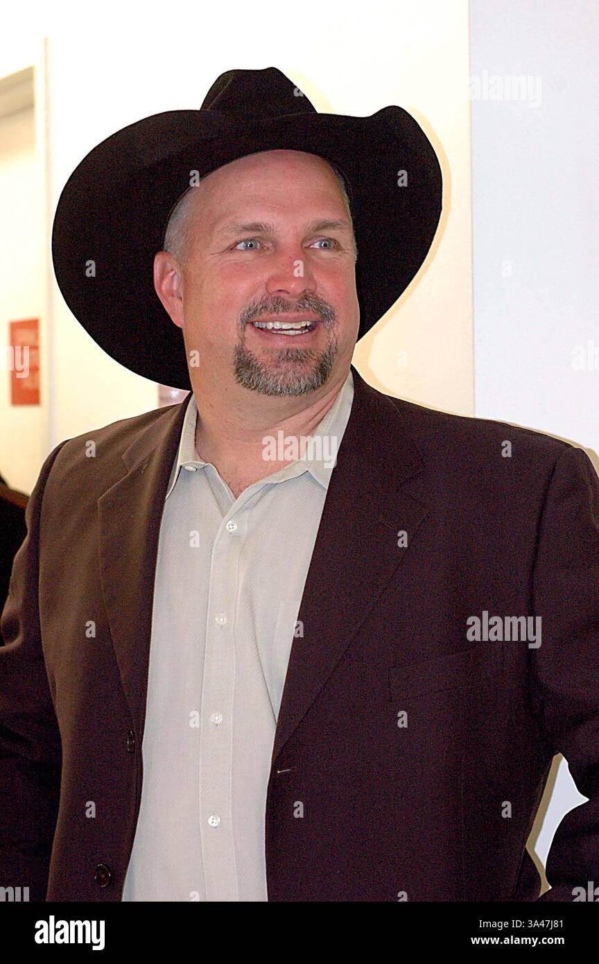 Feb. 7, 2006 - Garth Brooks.K46673KR.MT SINAI HOSPITAL, NEW ZONE ...