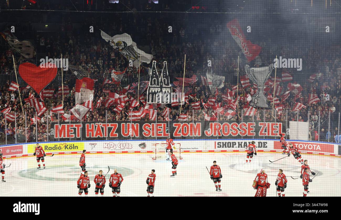 Koeln, Deutschland. 18th Mar, 2025. v.l. Choreo der Kölner Haie Fans ...