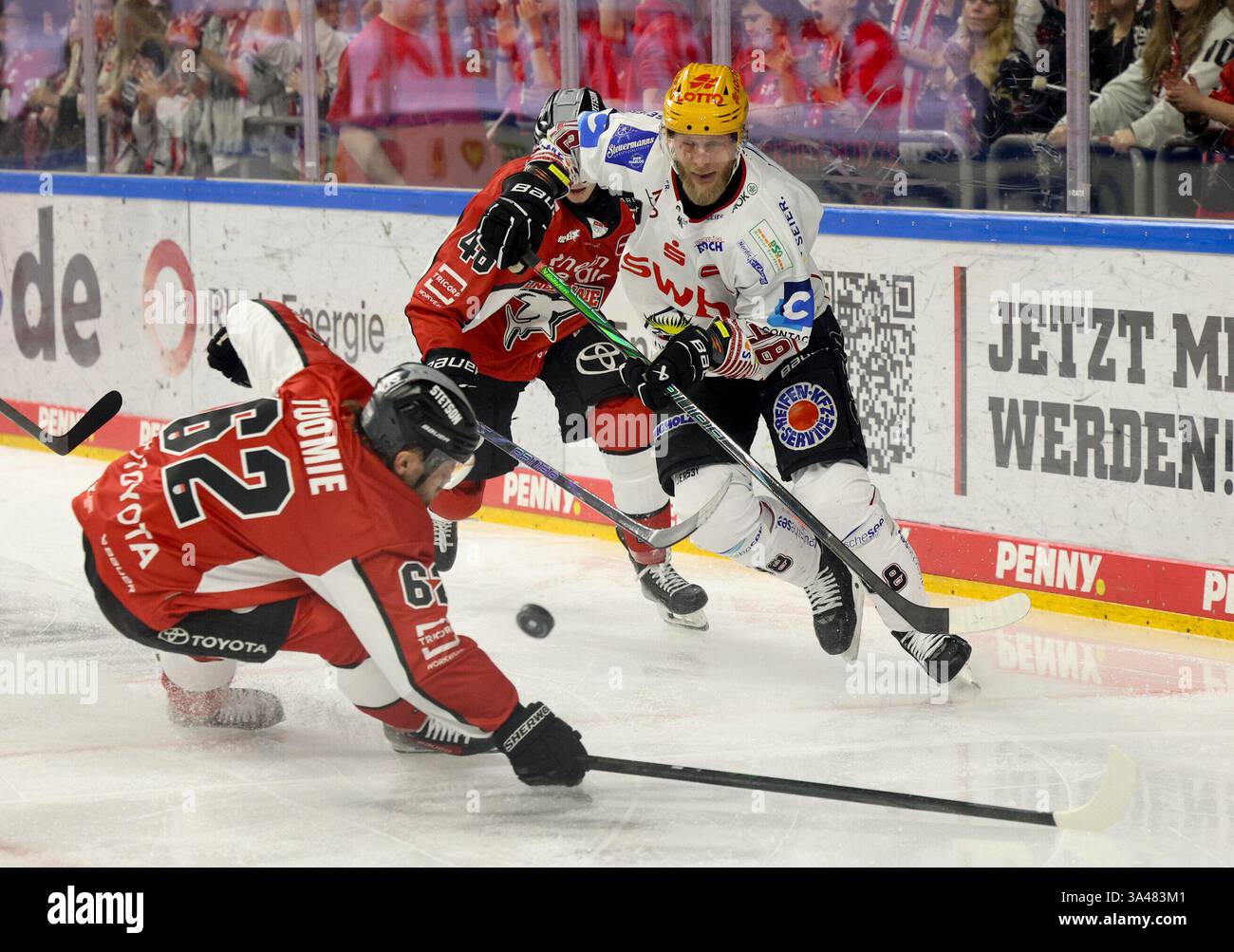 Koeln, Deutschland. 18th Mar, 2025. v.l. Parker Tuomie (Koelner Haie ...