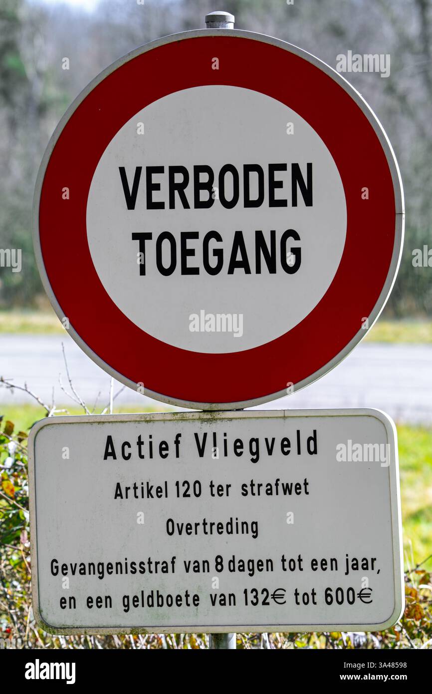 No entry / no trespassing sign along the vliegveld van Ursel Air Base ...