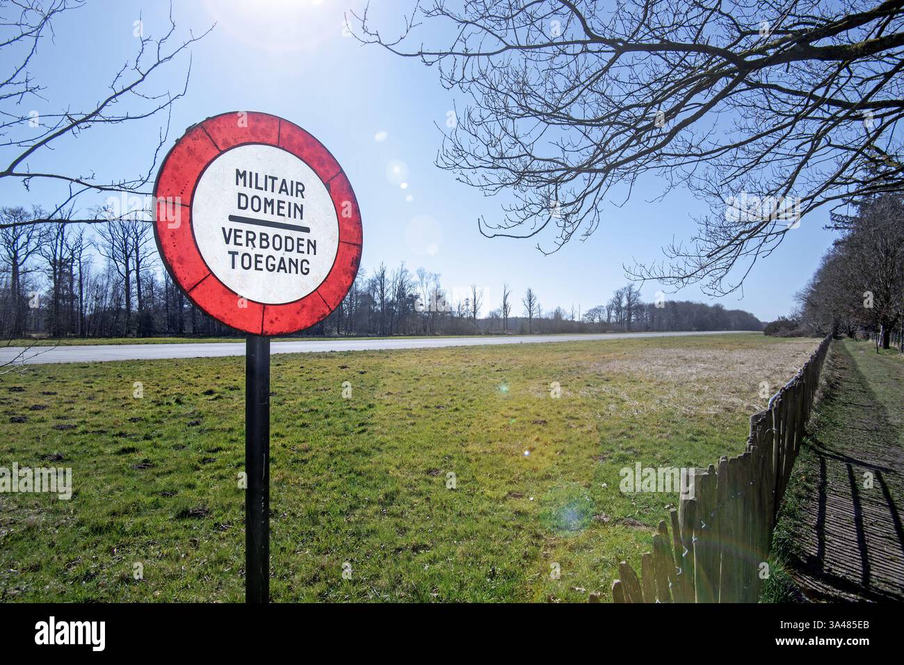 No entry / no trespassing sign along the vliegveld van Ursel Air Base ...