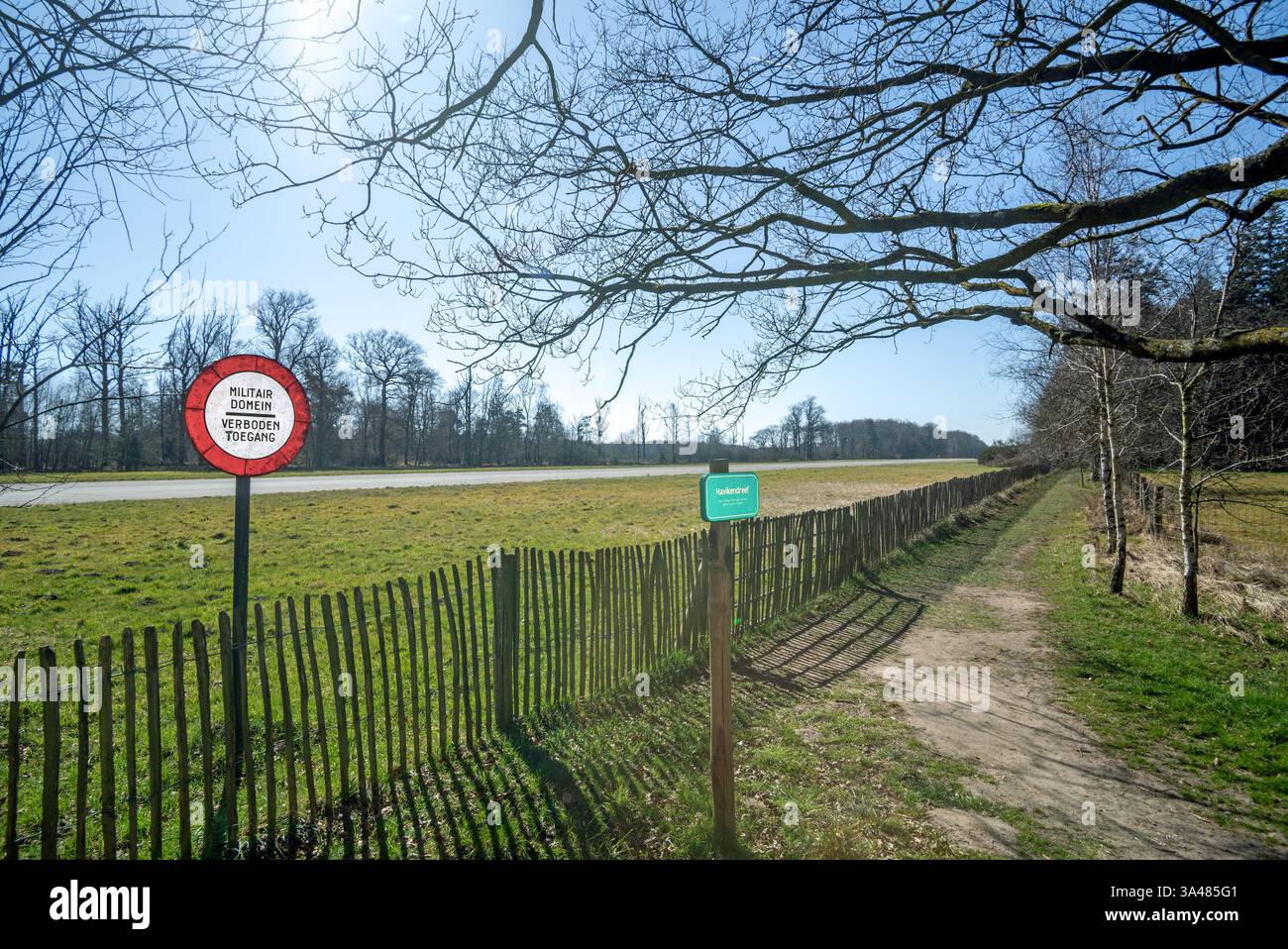 No entry / no trespassing sign along the vliegveld van Ursel Air Base ...
