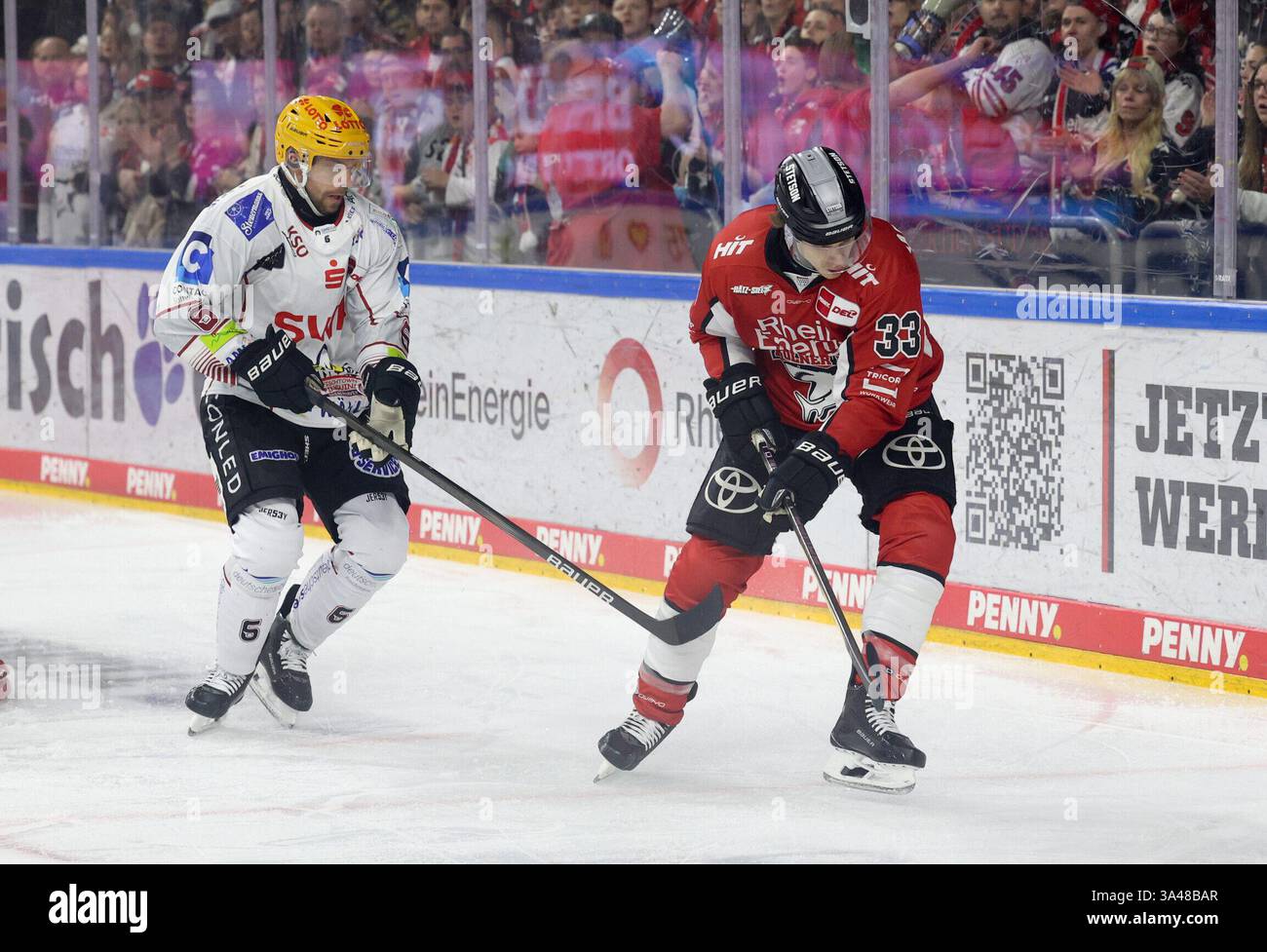 Koeln, Deutschland. 18th Mar, 2025. v.l. Anders Grönlund (Pinguins ...