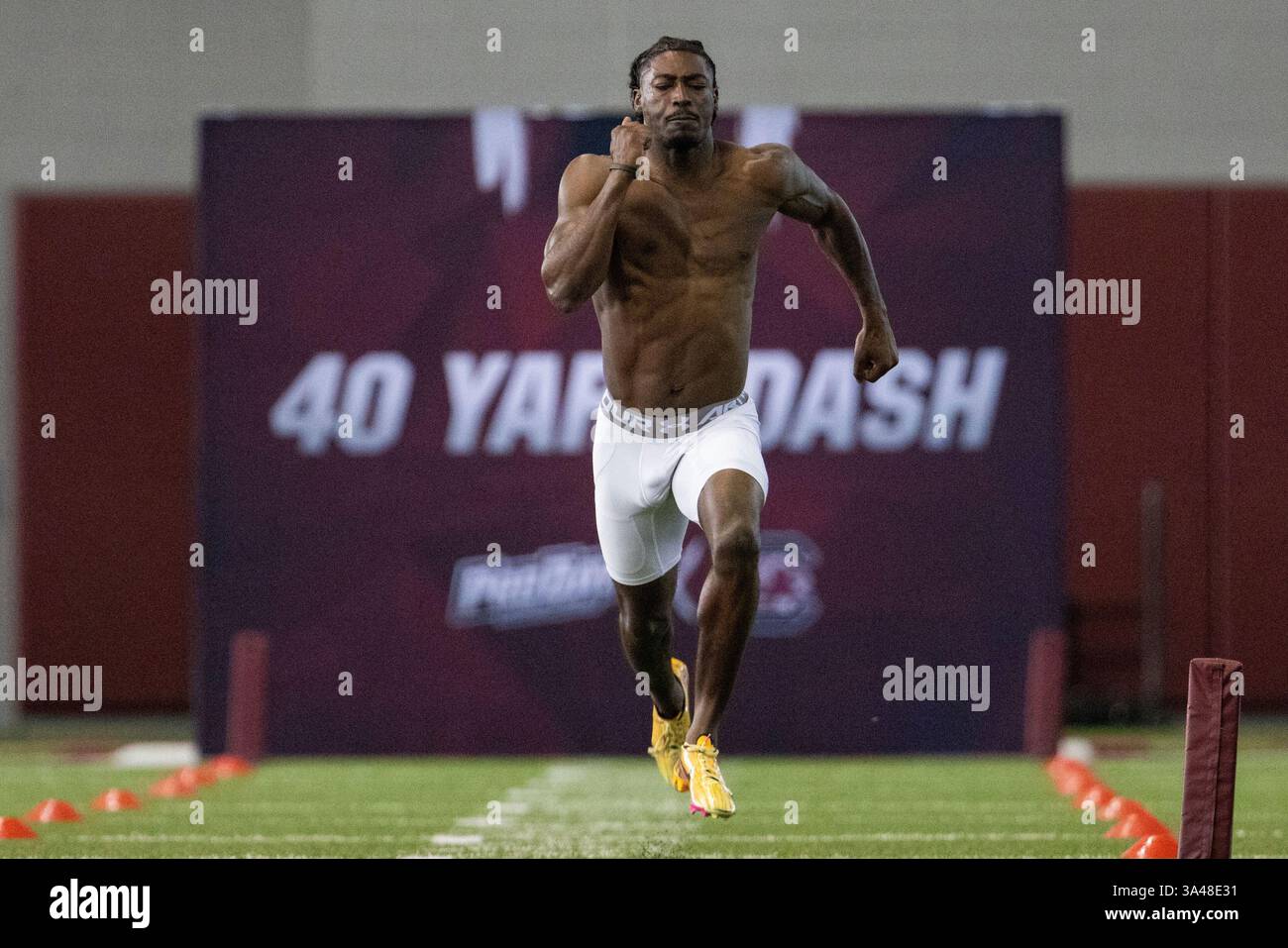 South Carolina defensive back O'Donnell Fortune (3) runs the 40 yard ...