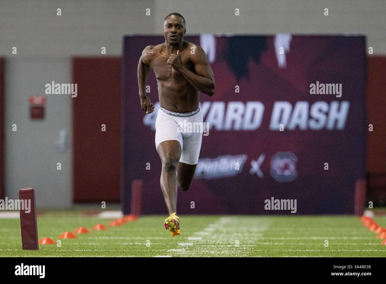 South Carolina defensive back David Spaulding (29) runs the 40 yard ...