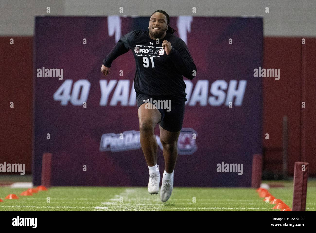 South Carolina defensive tackle Tonka Hemingway (91) runs the 40 yard ...
