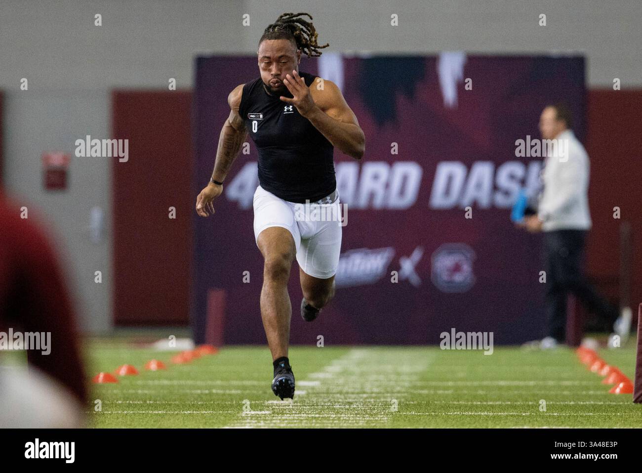 South Carolina linebacker Debo Williams (0) runs the 40 yard dash ...