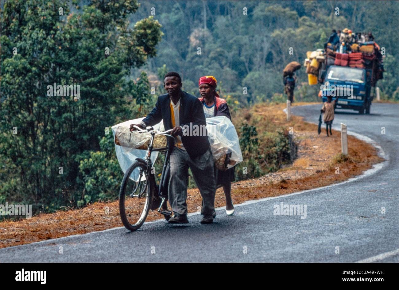 Rwanda August 1994. Rwandan Hutus flee to DR Congo in their thousands ...