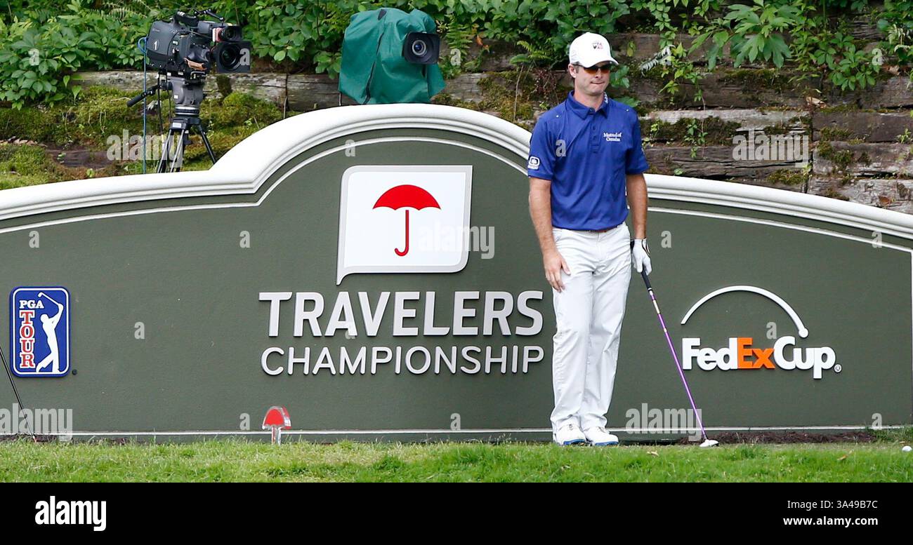 June 22, 2014 - Cromwell, Connecticut, U.S - Kevin Streelman gets ready ...