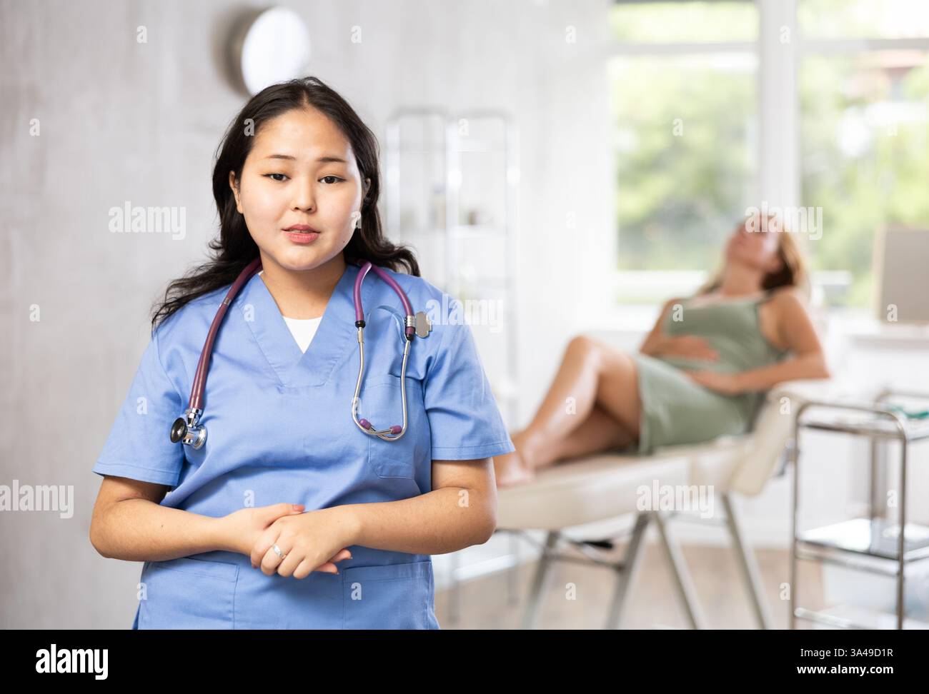 Doctor client treatment hi-res stock photography and images - Alamy