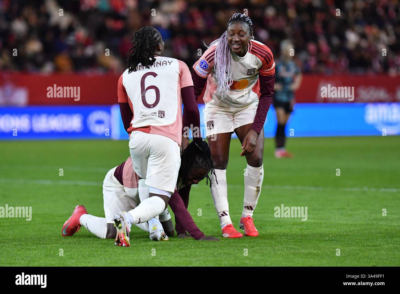 Melchie Dumornay (6 Olympique Lyonnais), Tabitha Chawinga (22 Olympique ...