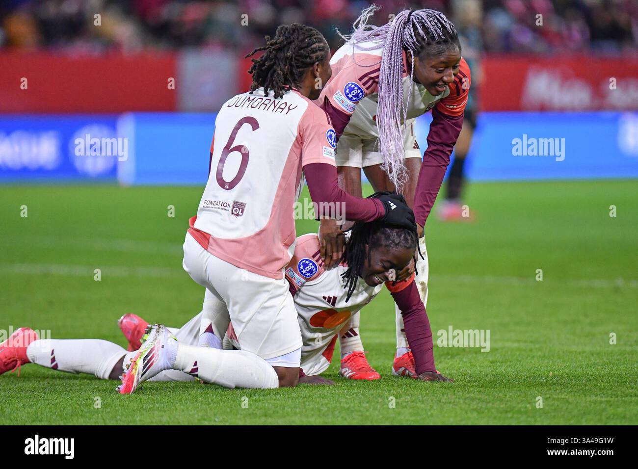 Melchie Dumornay (6 Olympique Lyonnais), Tabitha Chawinga (22 Olympique ...