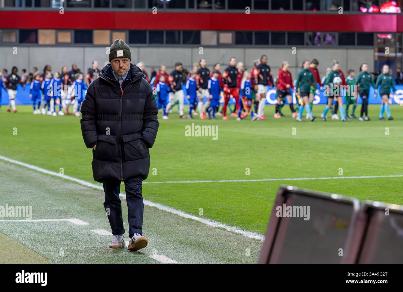 Muenchen, Deutschland. 18th Mar, 2025. Alexander Straus (Chef-Trainer ...