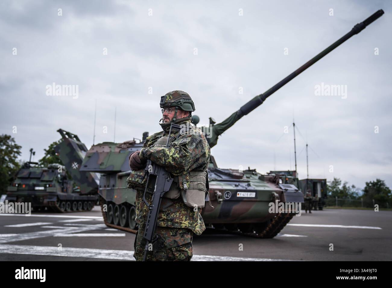 Deutschland, Europa, Bundeswehr, Soldat, Panzerhaubitze 2000, Panzer ...