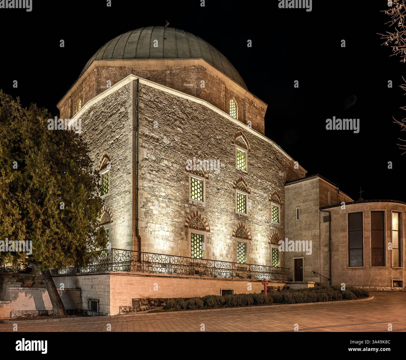 Night photo at Jakovali Hassan Mosque and Széchenyi square, Pecs ...